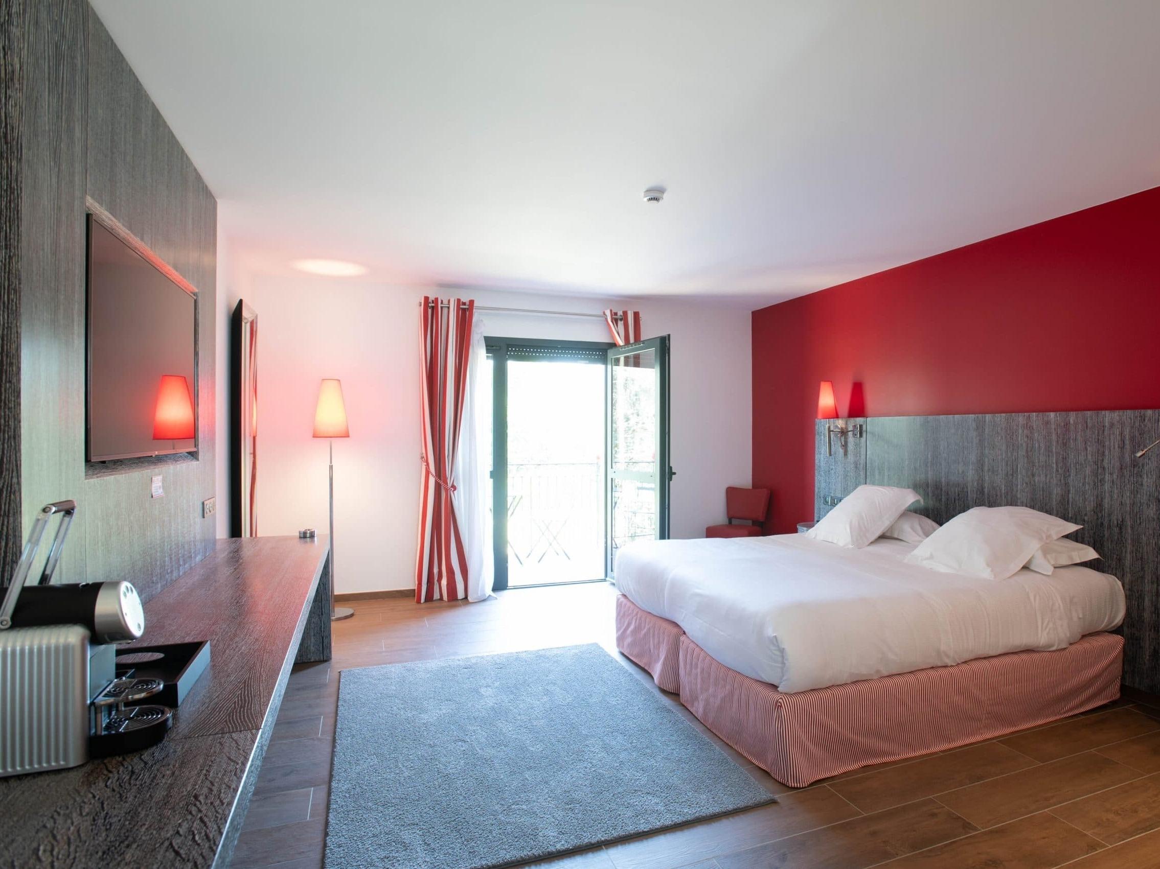 Teritoria Hôtel-Restaurant les Maritonnes Parc & Vignoble, Hôtel Logis ...