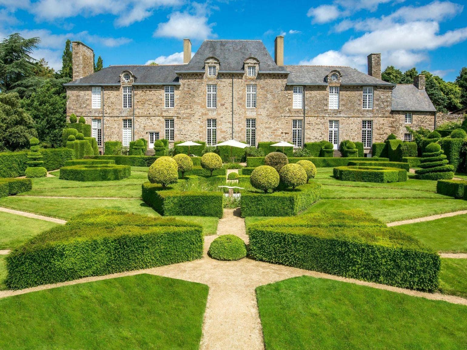 Teritoria Maison Château de la Ballue, Hôtel Logis BAZOUGES LA PEROUSE ...